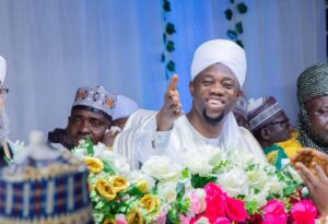 Faruq Onikijipa Biography: Early Life, Age, Lifestyle | Story Features